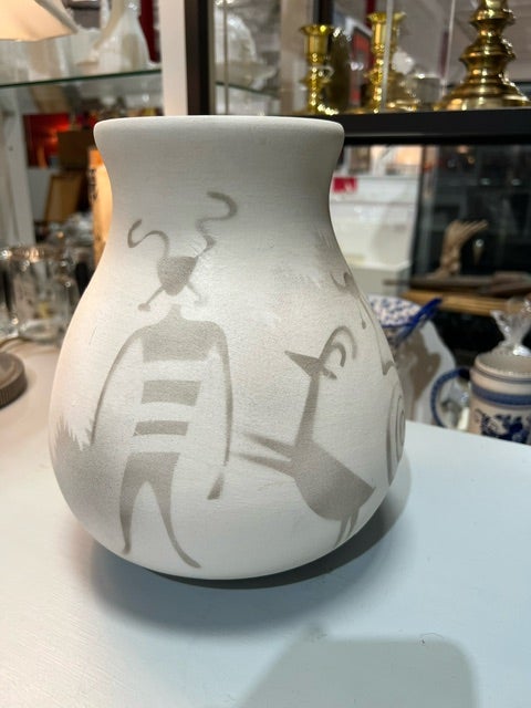 Dine’ Navajo Pottery Vase Signed By Artist M. Redhorse | Decatur Estate ...